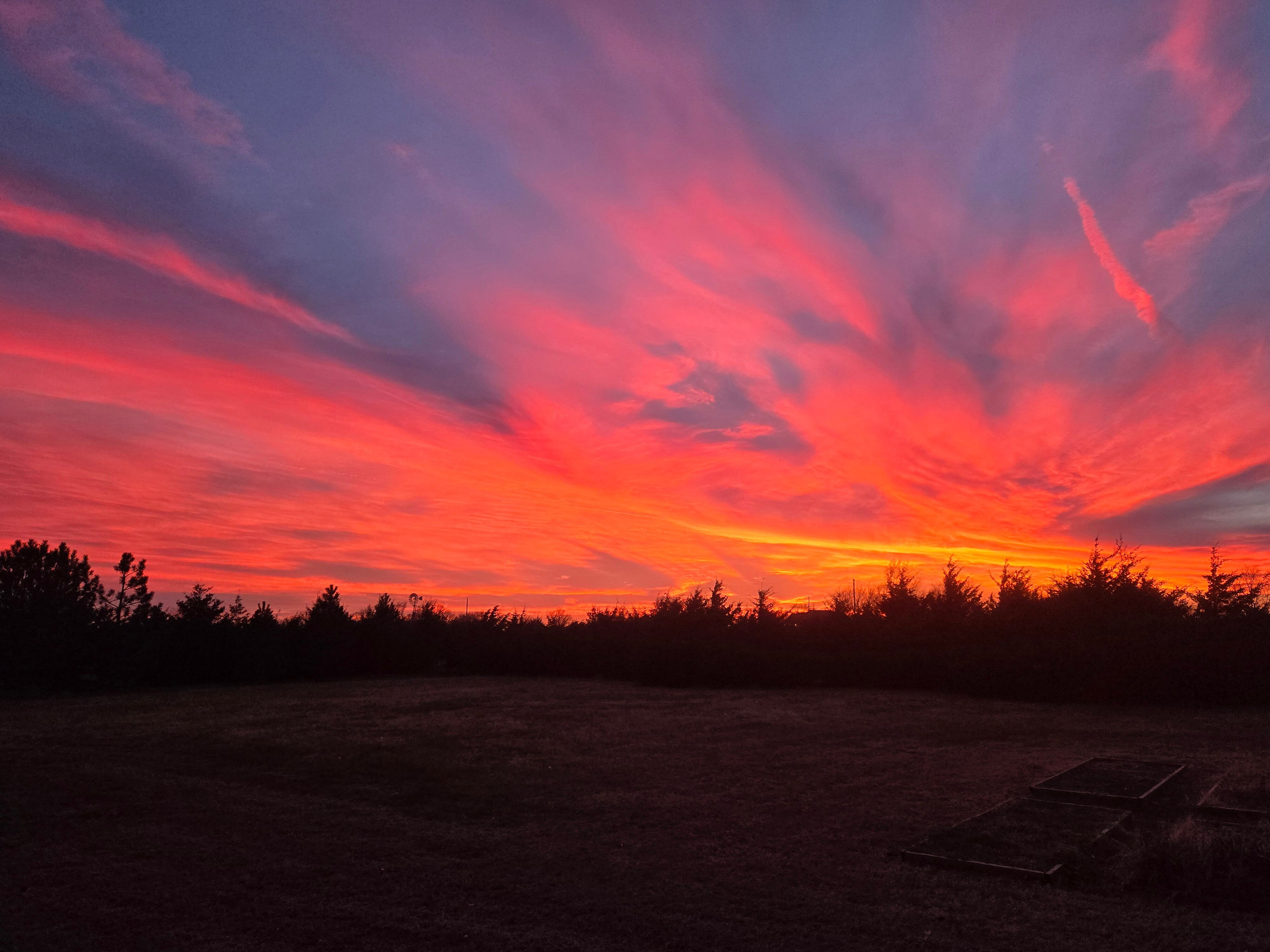Kansas sunset: Splashes of color paint December sky