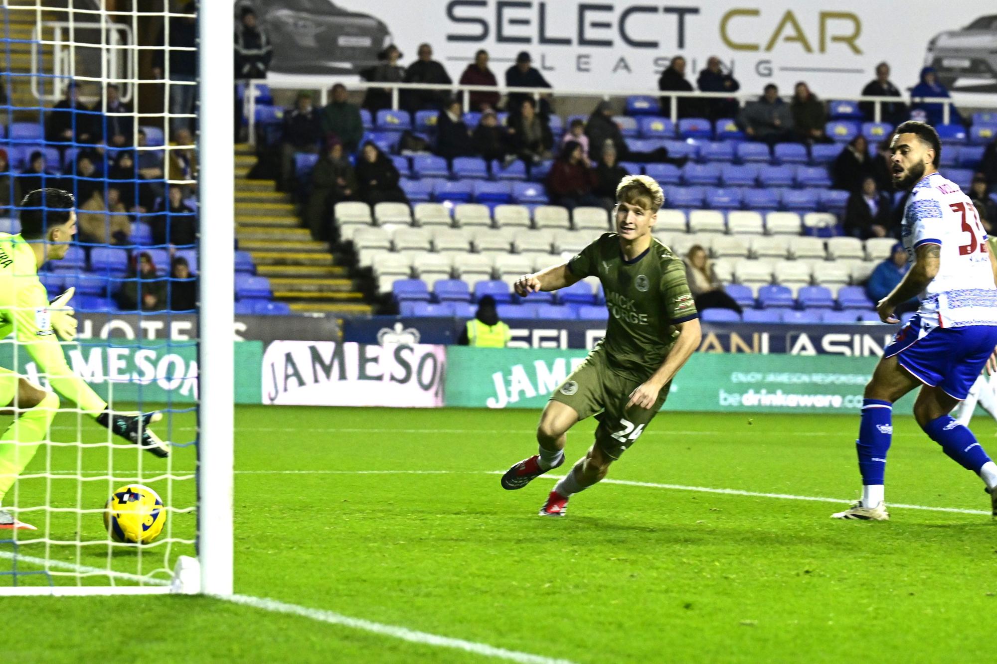 Peterborough United bounce back to form with a well deserved win at Reading