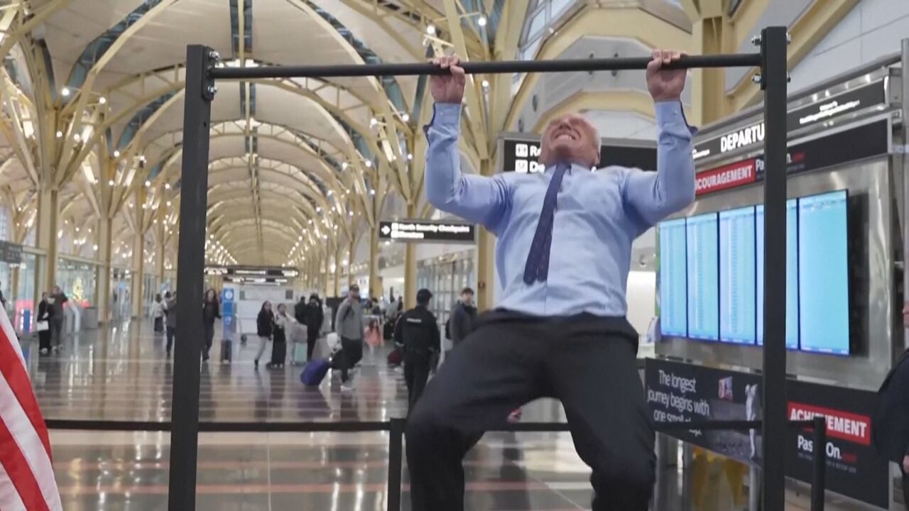 RFK Jr. shows off pull ups after airport press conference