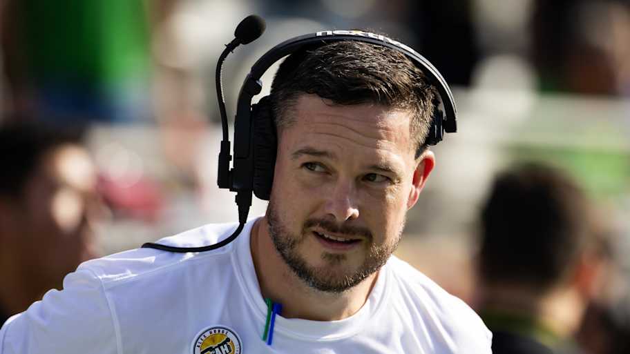 Oregon Ducks battling Big Ten rival for four-star quarterback recruit ...