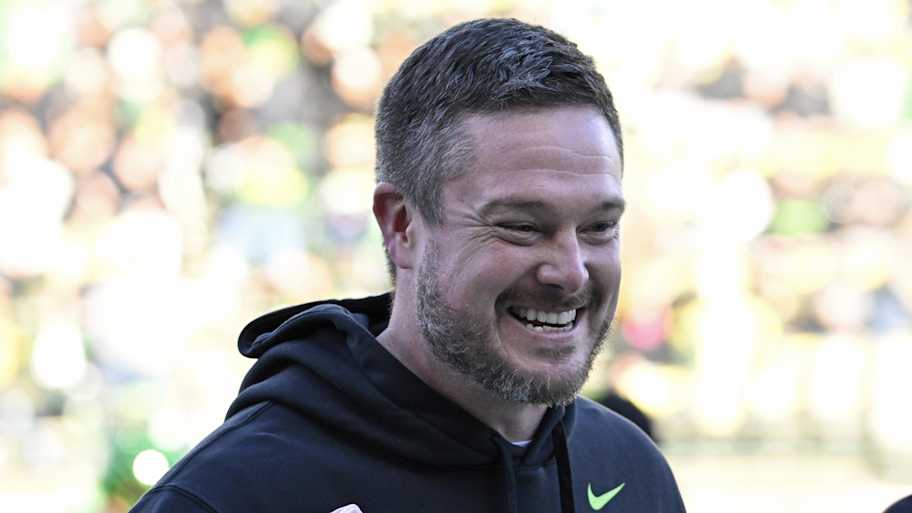 Oregon Ducks battling Big Ten rival for four-star quarterback recruit ...