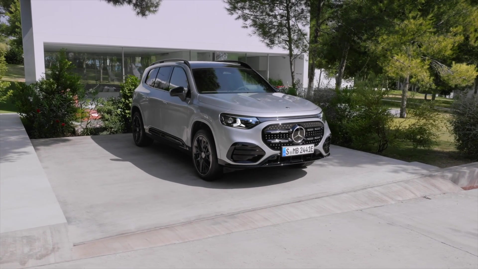 The all-new Mercedes-Benz GLB exterior design