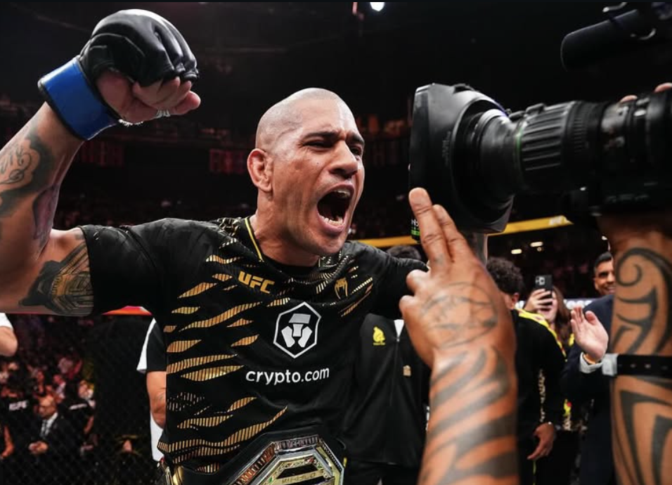 Alex Pereira chasing three-division glory