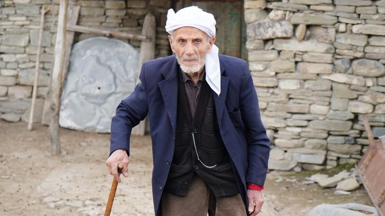Sadece gofret ve çayla nasıl bu kadar yaşadı... 85’lik Rüstem Dede’yi ...