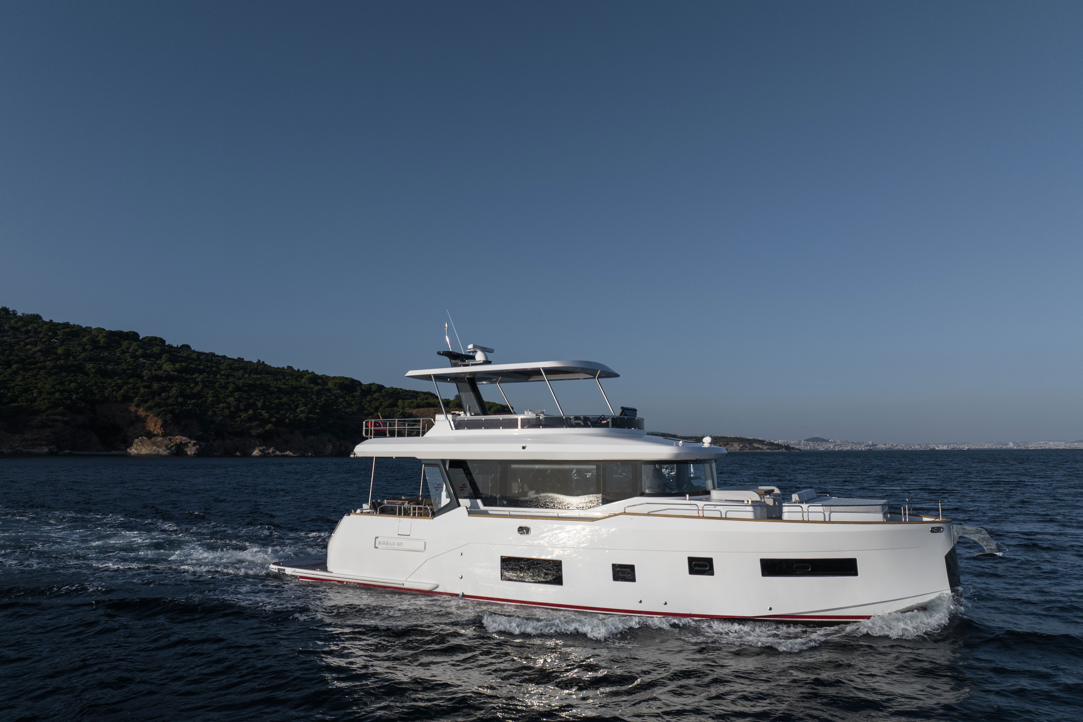 Nieuwe Sirena 60 maakt Duits debuut: van flybridge tot full-beam master