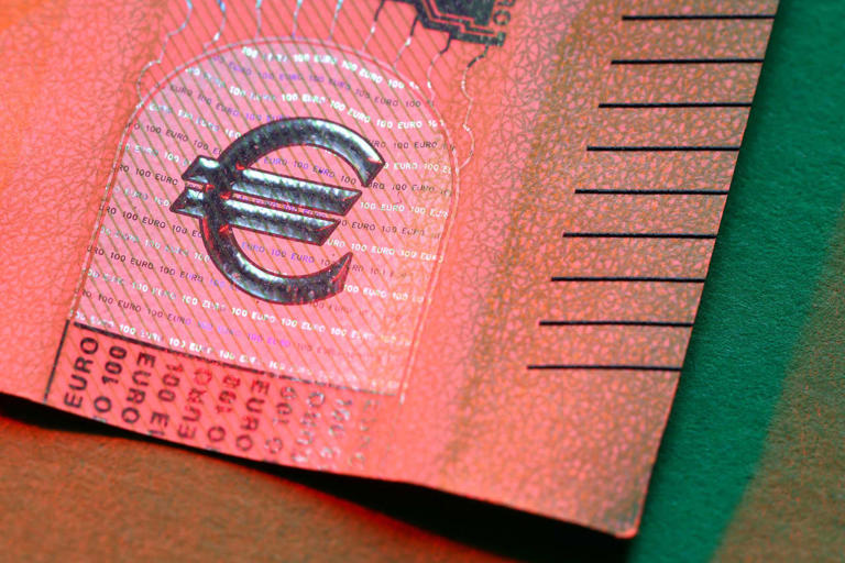 5 dividend ETFs that are crushing the S&P 500