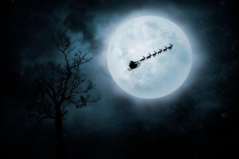 'Strange' lights appear in sky over UK town as residents say 'it's Santa'
