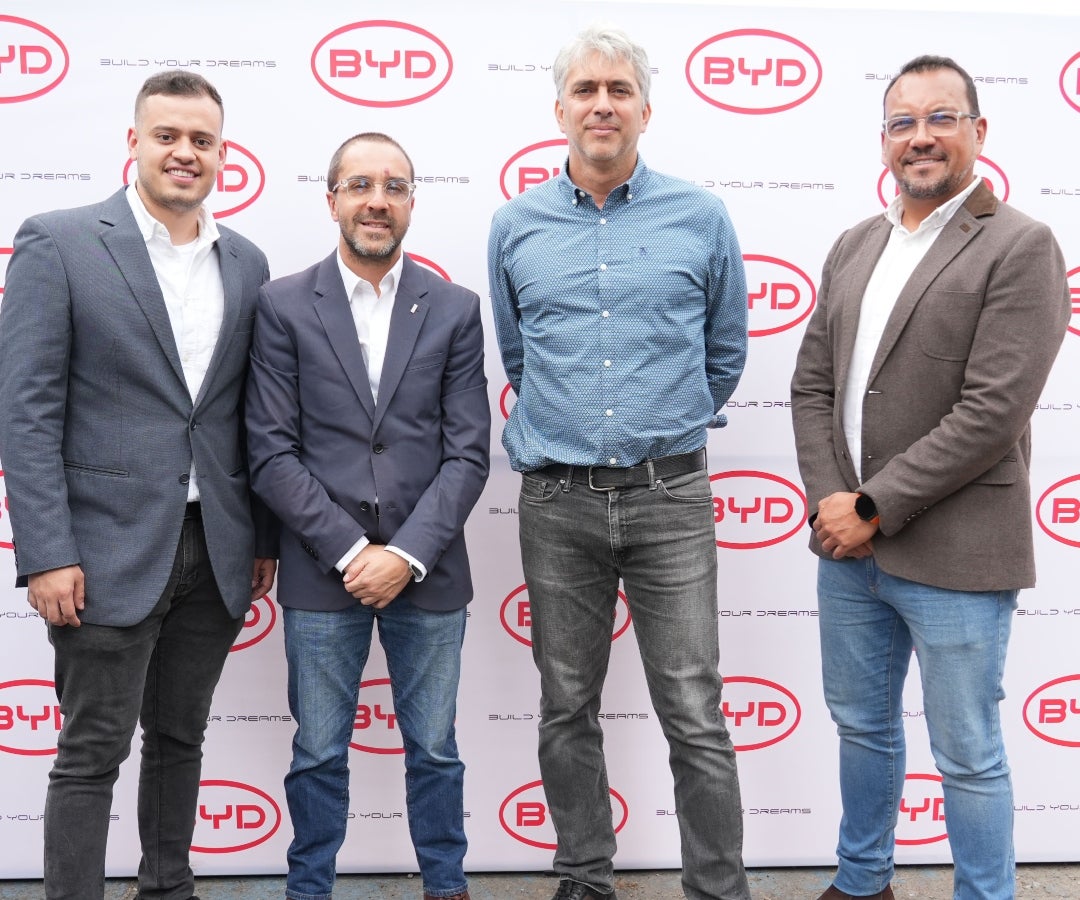 La marca BYD presentó oficialmente su primer camión botellero 100% ...
