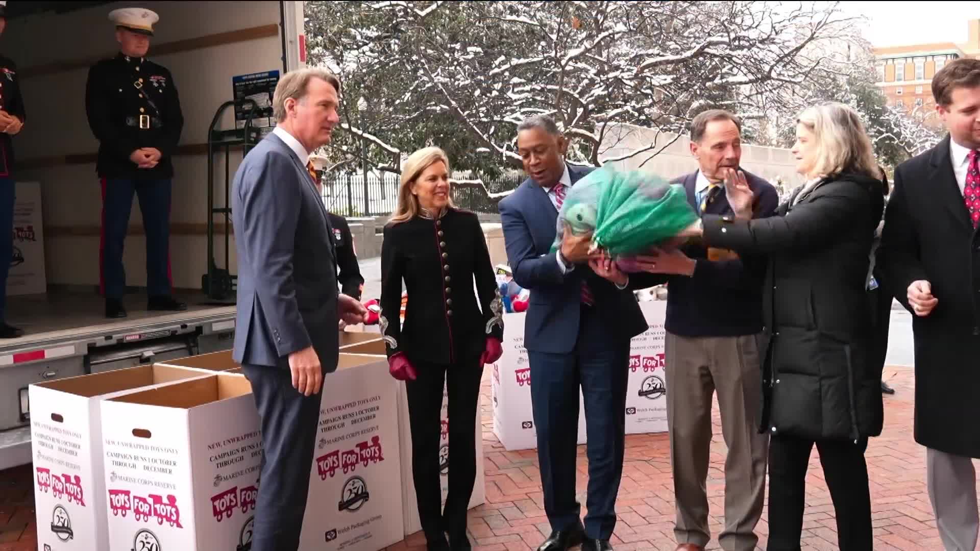 Virginia Gov. Glenn Youngkin helps distribute toys through Marine Corps ...