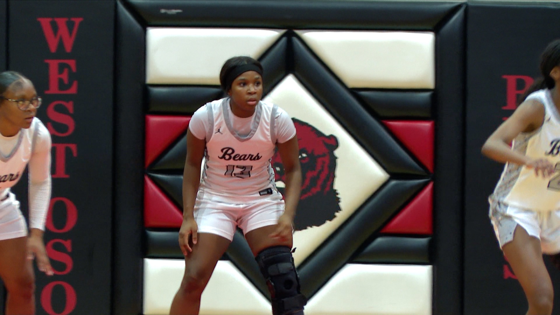 #4 West Oso improves to (12-1) holding off Victoria East 44-43