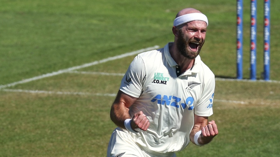 Tickner and Rae bowl West Indies out for 205 to give New Zealand the edge