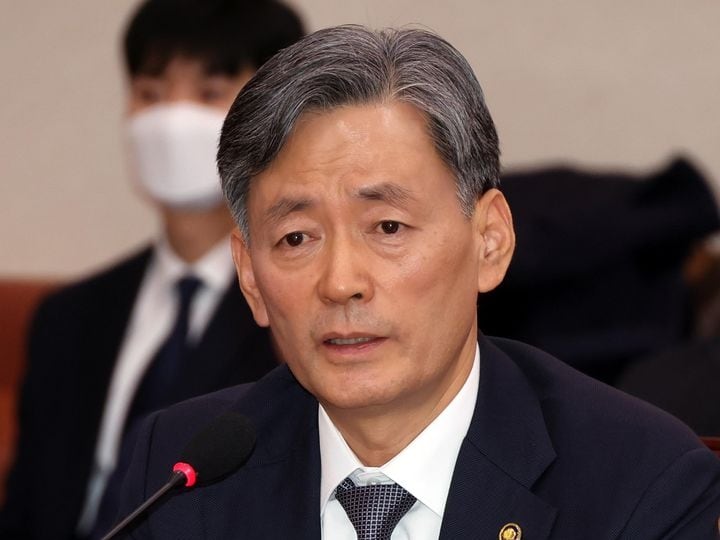 Commissioner General Cho Ji-ho retains full salary despite suspension