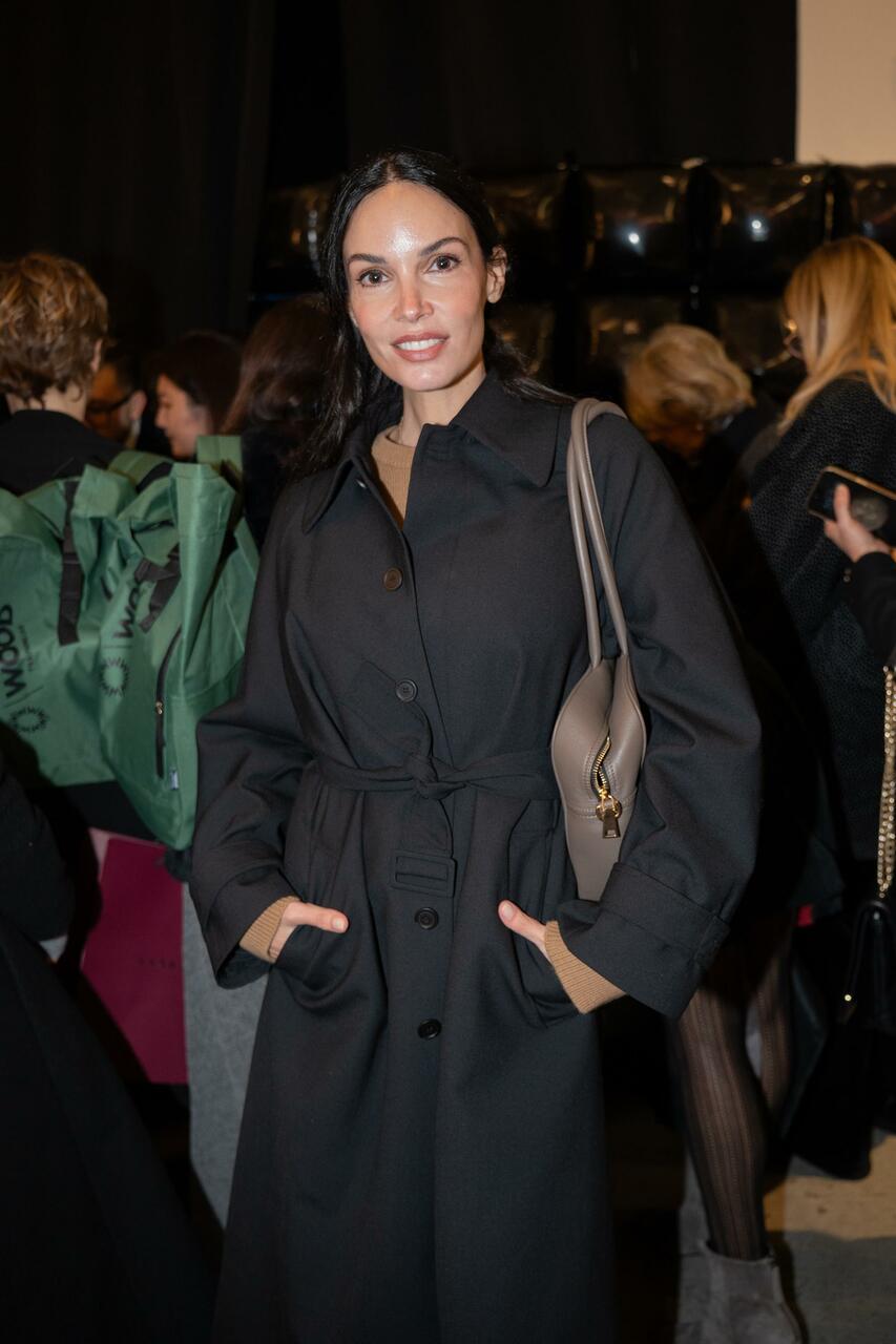 Simone Belli, i look al party di Natale: Sarah Felberbaum a quadretti ...