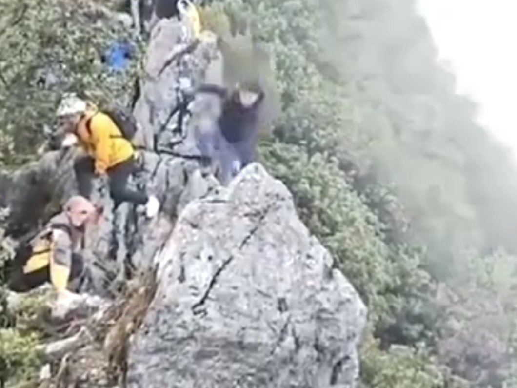 Tourist attempts to take selfie and falls 15 meters