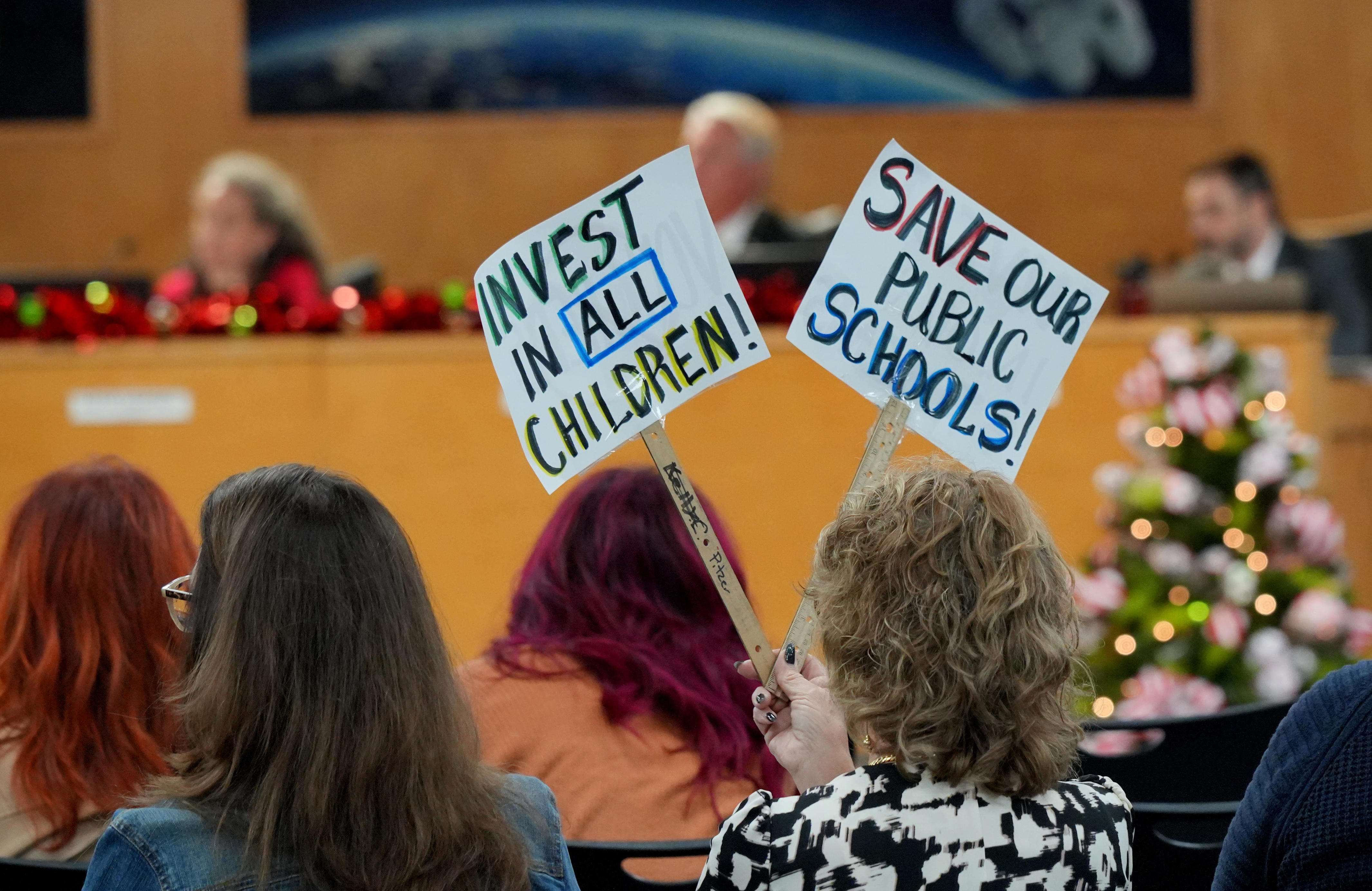 Public pleads with Brevard school board to keep Cape View open