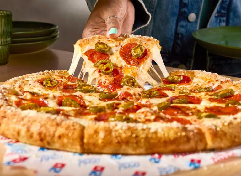 5 chain restaurants with the best stuffed crust pizza, according to diners