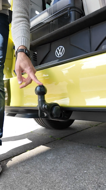 VW ID Buzz LWB towing hook demo