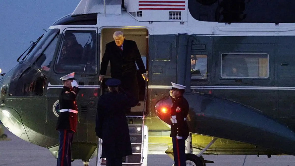 'Yikes!': Trump slumps, struggles to walk a straight line as gaps in ...
