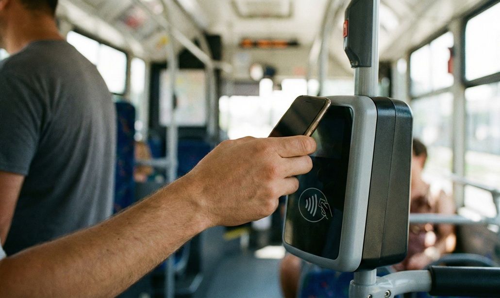 BCA hadirkan QRIS tap untuk transportasi & parkir biar makin praktis