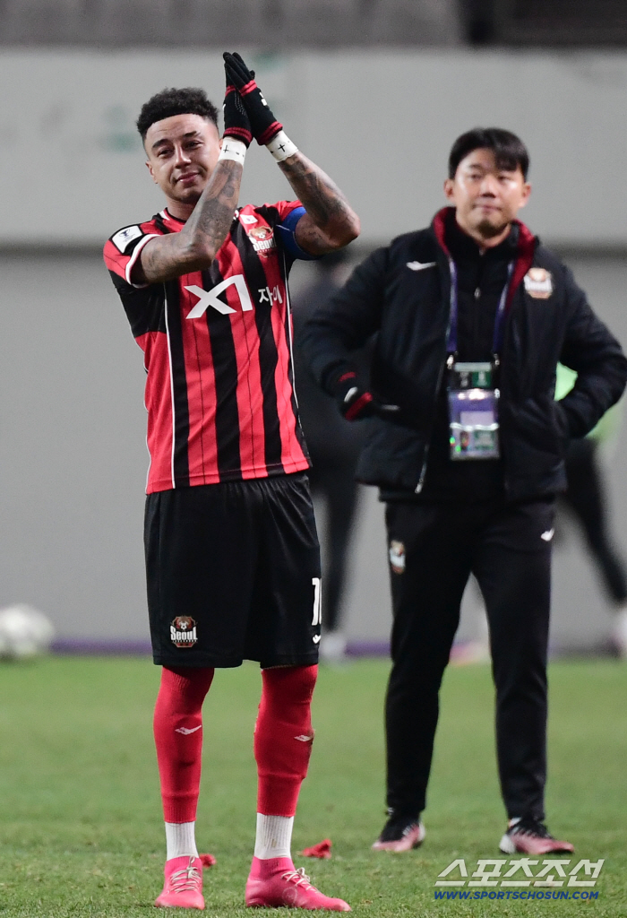 Lingard saying goodbye to his fans