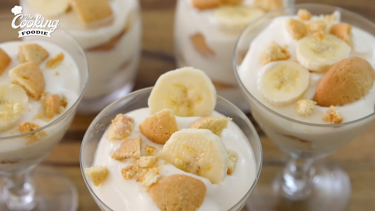 This is how to build no-bake Christmas dessert cups in minutes