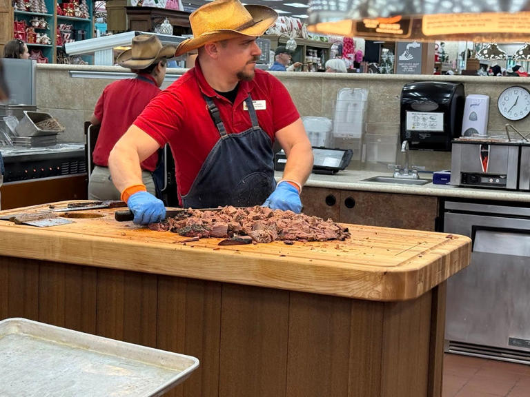 Why is Buc-ee's so popular? See inside before your holiday travels