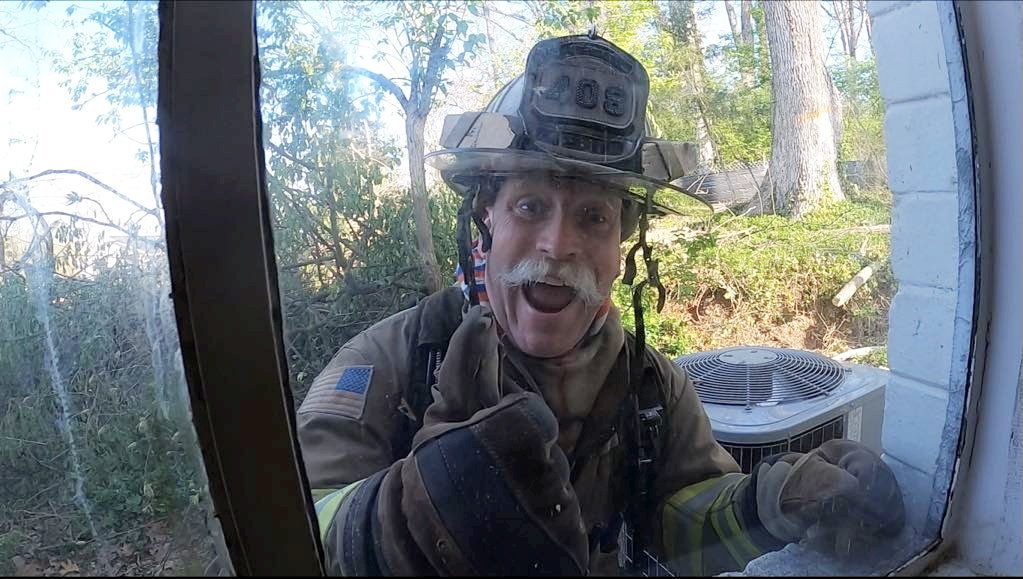 Firefighter set to retire early thanks to $35,000 a year side hustle as ...