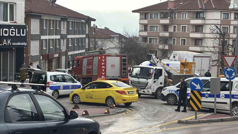 Üst katları otel olarak kullanılan iş merkezinde çıkan yangın, ekipleri ...