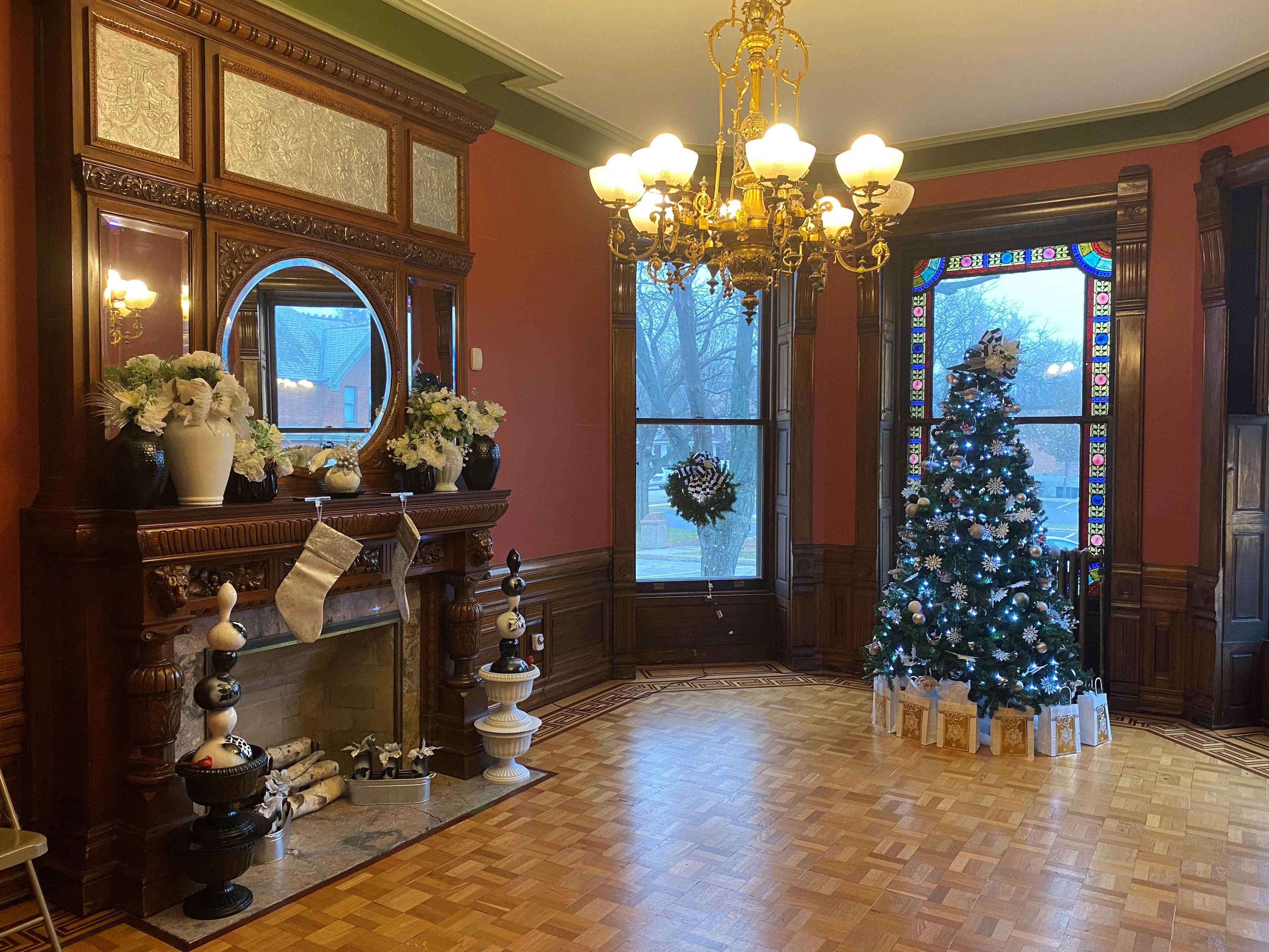 'Sounds of the season' theme shines at Chapin Mansion open house