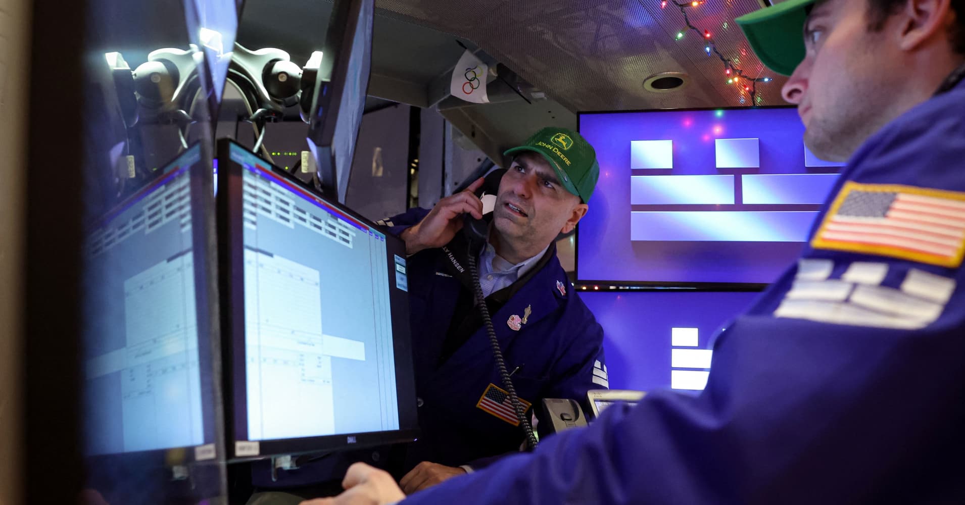 Treasury yields slide as Fed cuts rates, expands short-term bond-buying