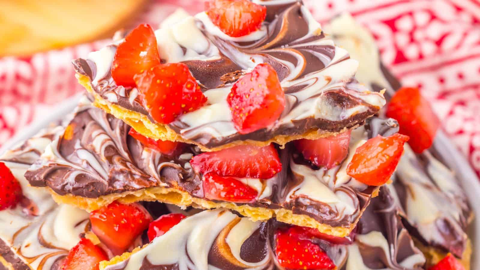 23 strawberry desserts that get asked for at every potluck until ...