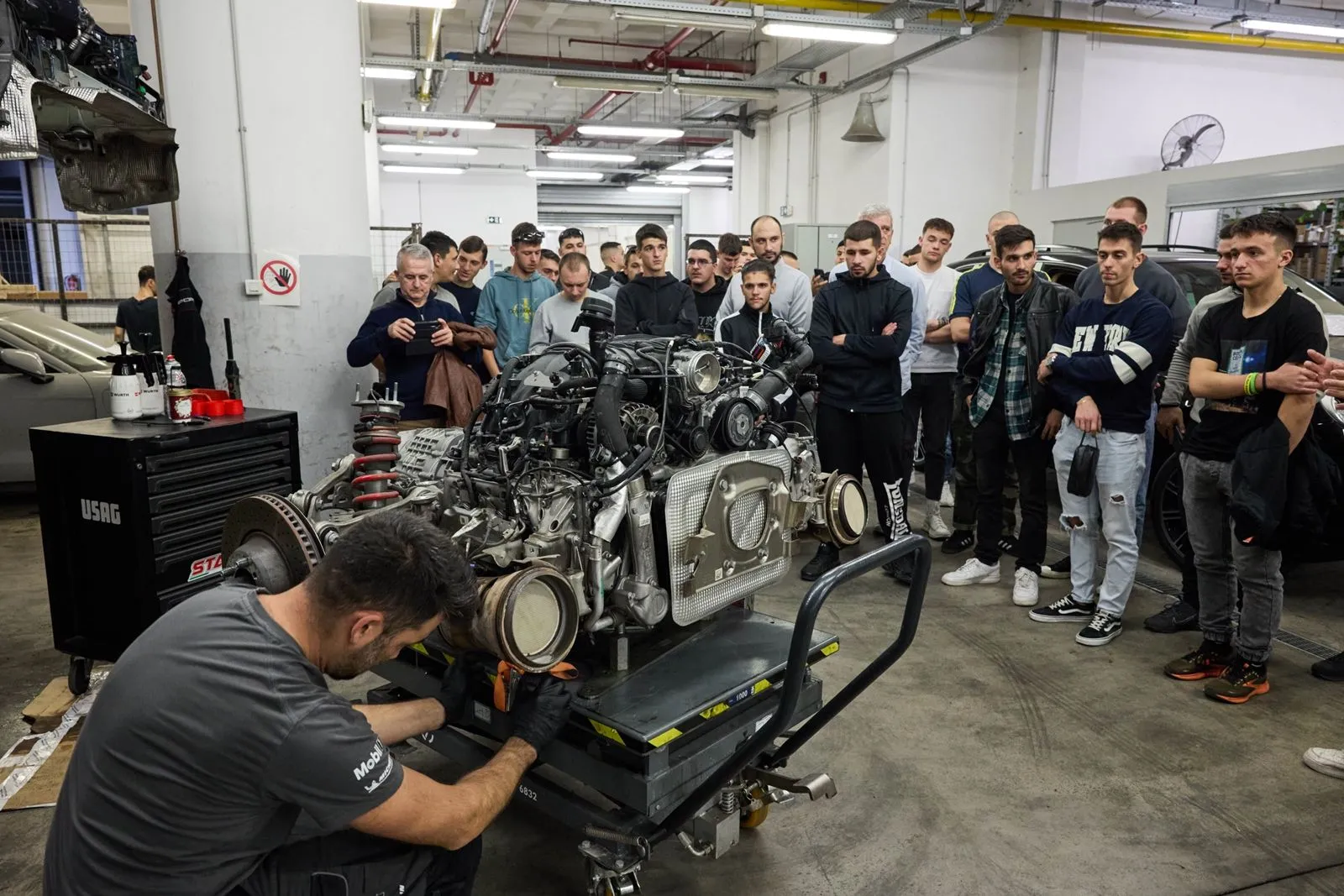 Η Porsche στηρίζει τις σχολές μαθητείας της Δ.ΥΠ.Α. στη Θεσσαλία ...