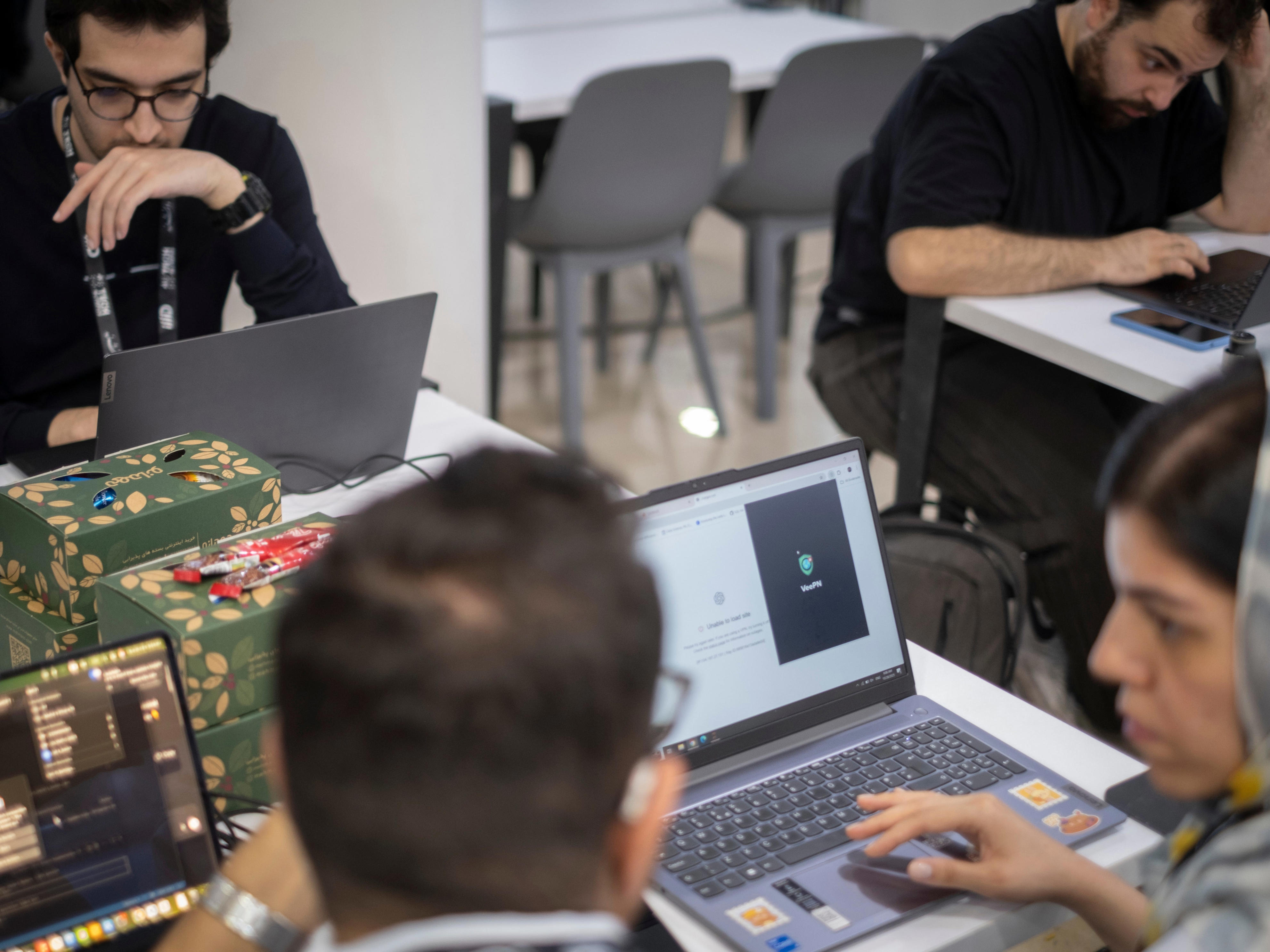 AI is giving workers the illusion of expertise — and quietly making ...