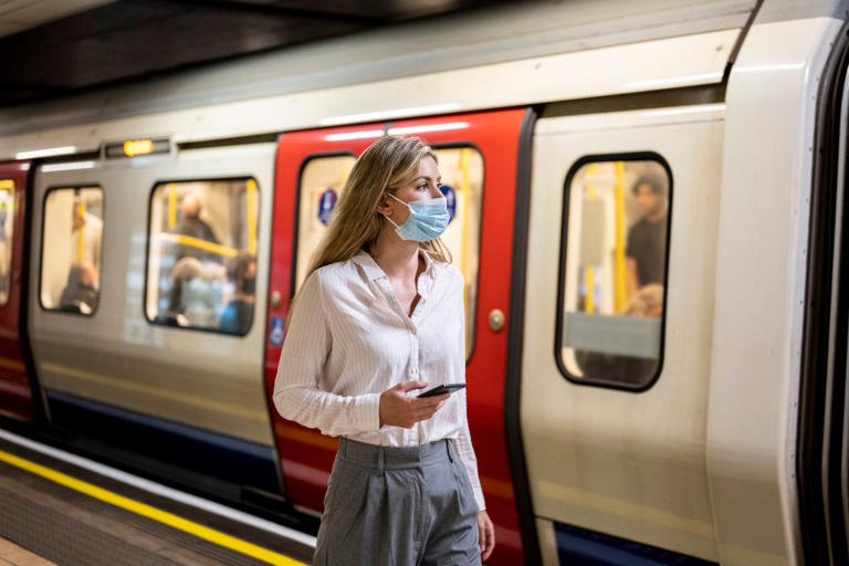 How effective are face masks against flu spread?