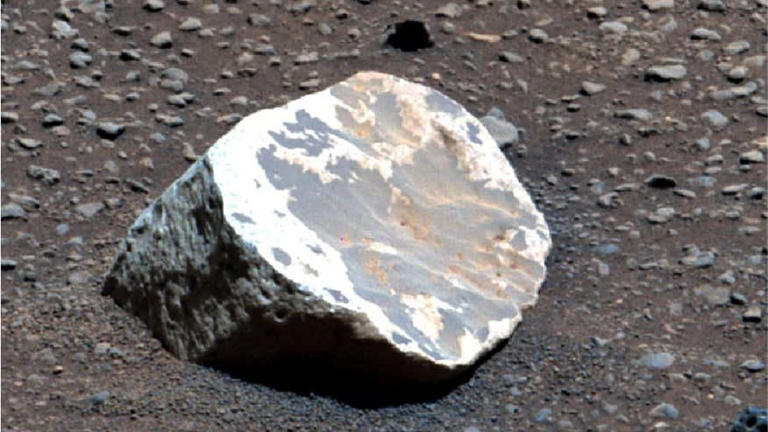 White rocks on Mars point to ancient rainfall and a wetter planet