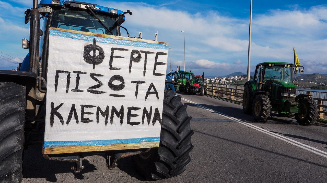 Παραμένουν στα μπλόκα αγρότες και κτηνοτρόφοι - O χάρτης των κινητοποιήσεων