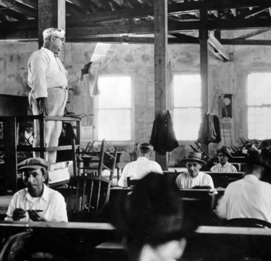 15 strange jobs people somehow got paid for in the early 1900s