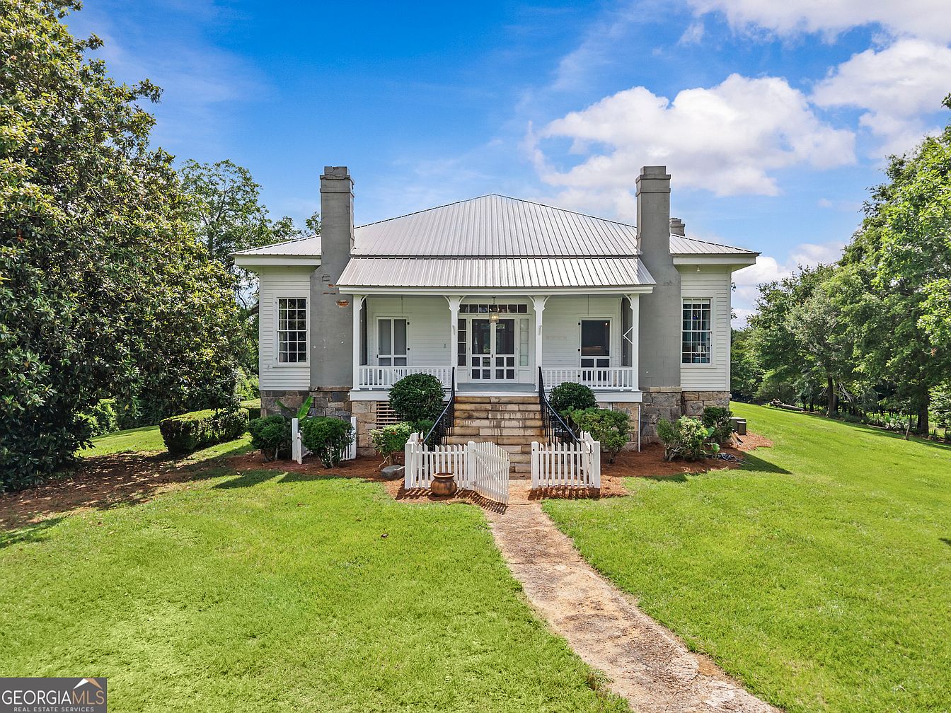 Timeless 1900 farmhouse in Gray, Georgia, nestled on over 120 acres of ...