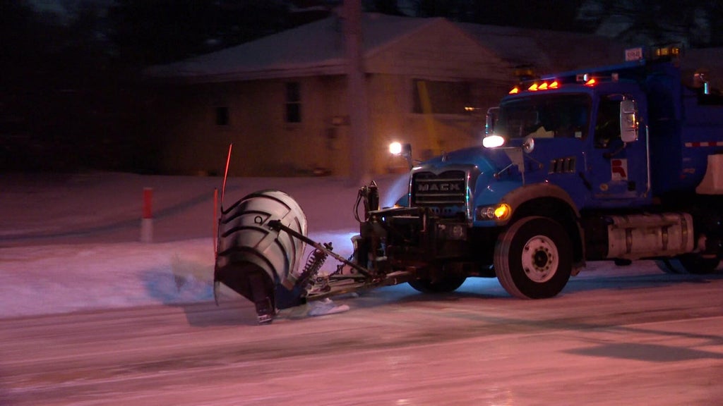 Minneapolis, St. Paul declare snow emergencies after storm stamps Minnesota