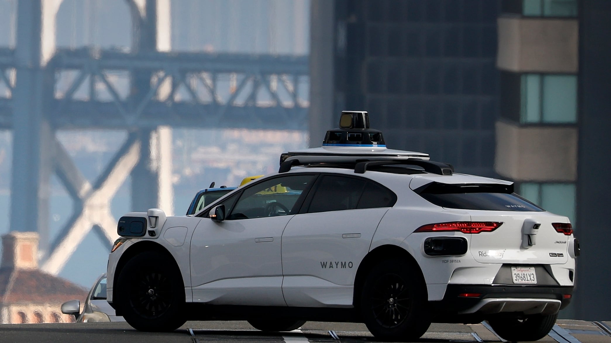 Suspect uses driverless car to flee robbery