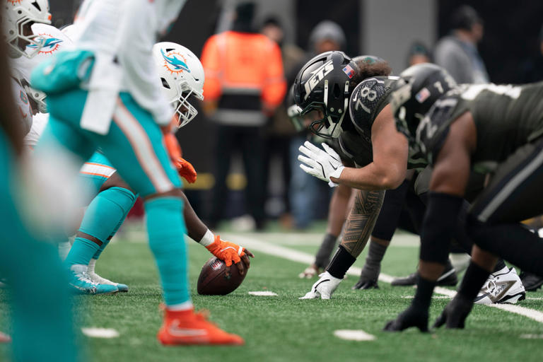 PFF: 5 lowest-graded Jets on defense vs. the Dolphins in Week 14