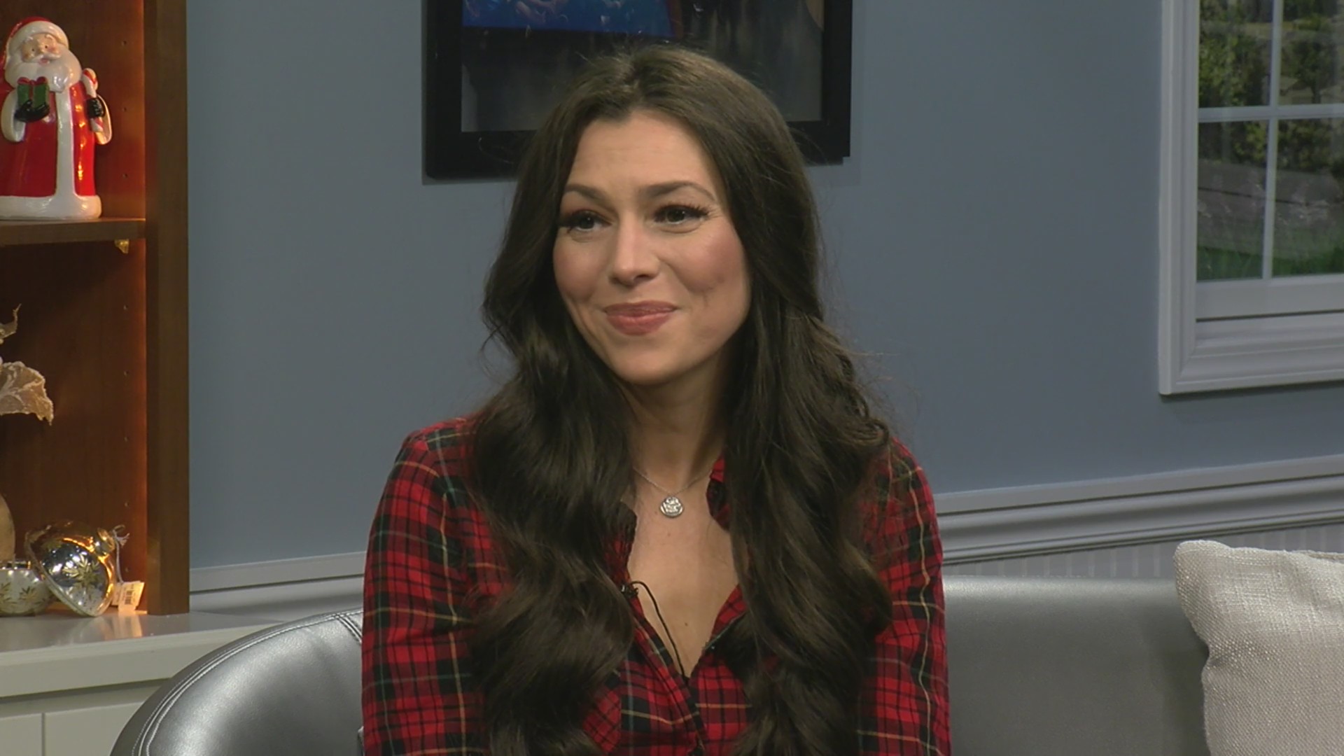 Singer Jessica Lynn returns to CNY for Christmas show