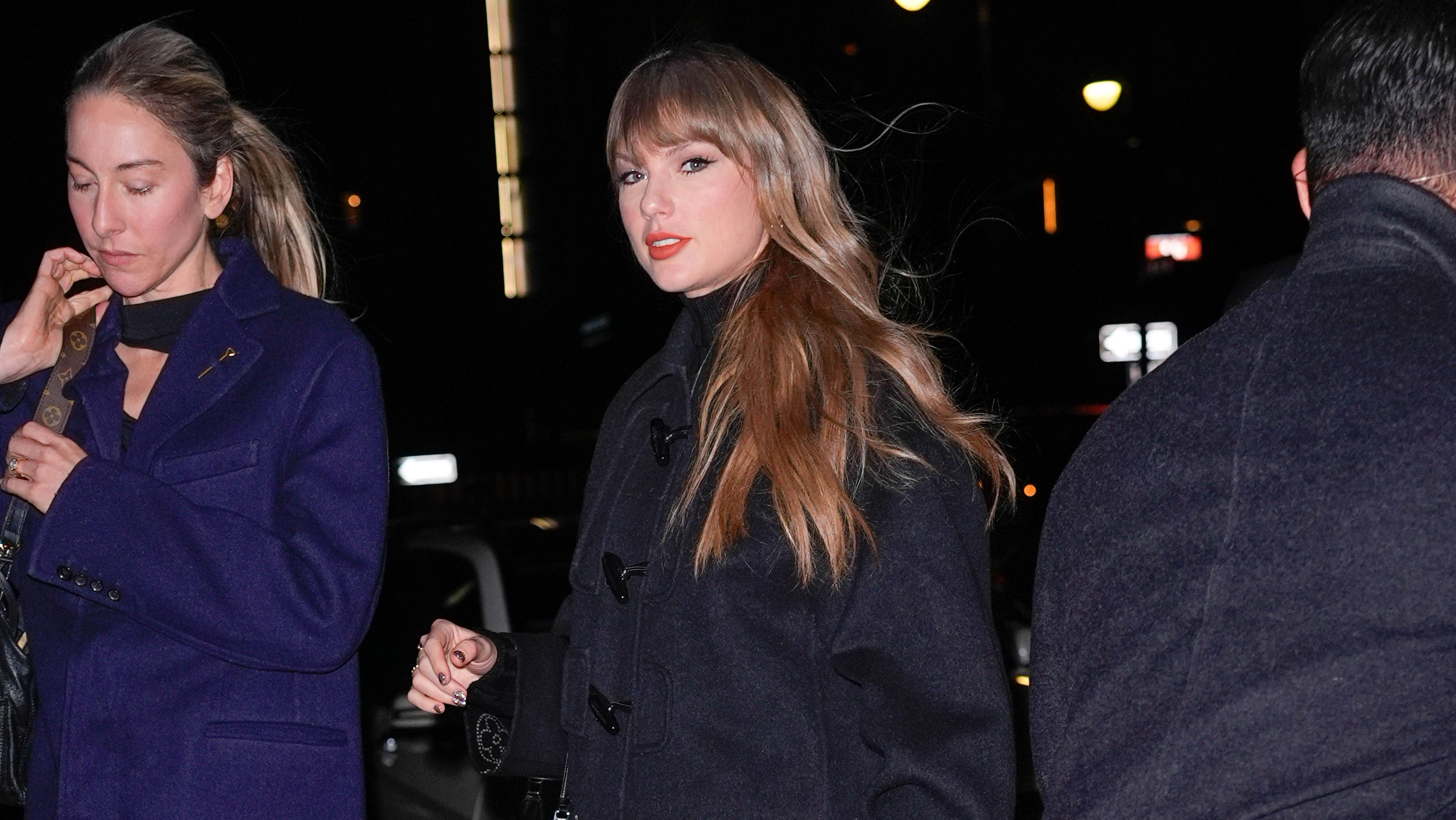 Taylor Swift wraps up in $6,400 coat for girls’ night out in New York City