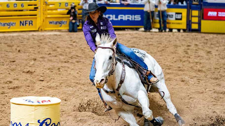 Round 6 of NFR sees Kassie Mowry pull off stunning barrel racing feat