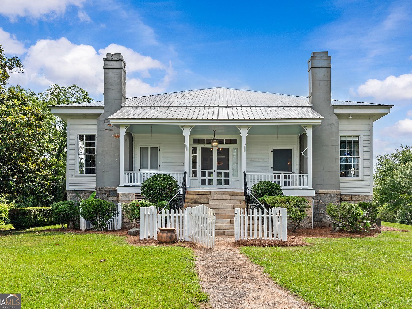 Timeless 1900 farmhouse in Gray, Georgia, nestled on over 120 acres of ...