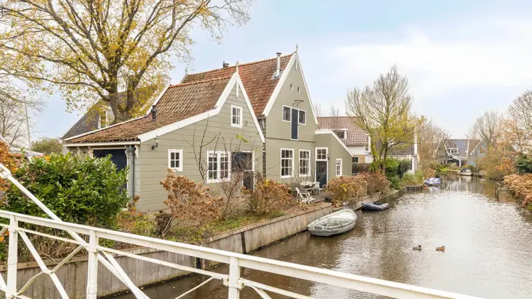 Nederlandse tv-presentator (47) wil ruim € 1,6 miljoen voor woning aan ...