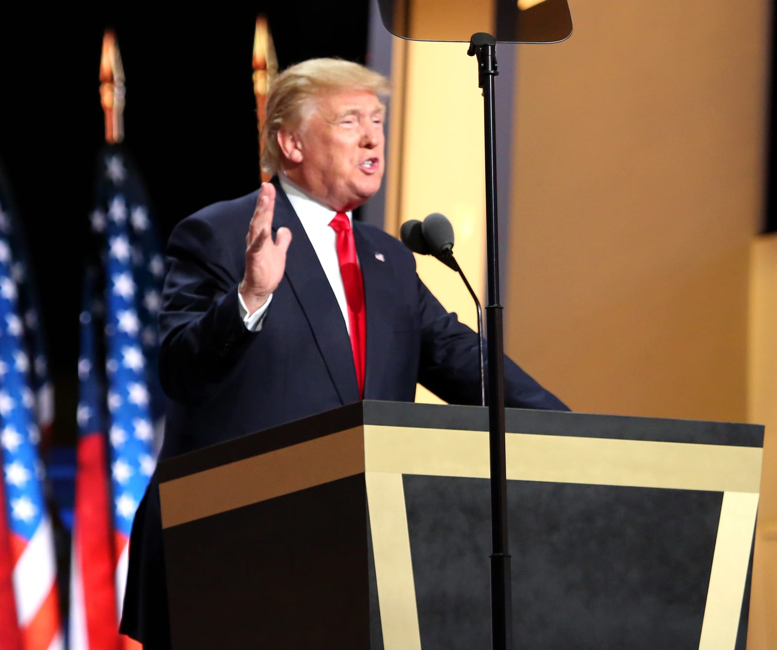 'Better to go up and take our seats': Trump battles 'pretty rough ...