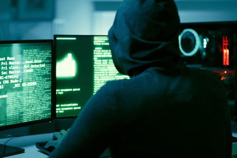 Hackers can gain access to your phones and banking apps with new ...