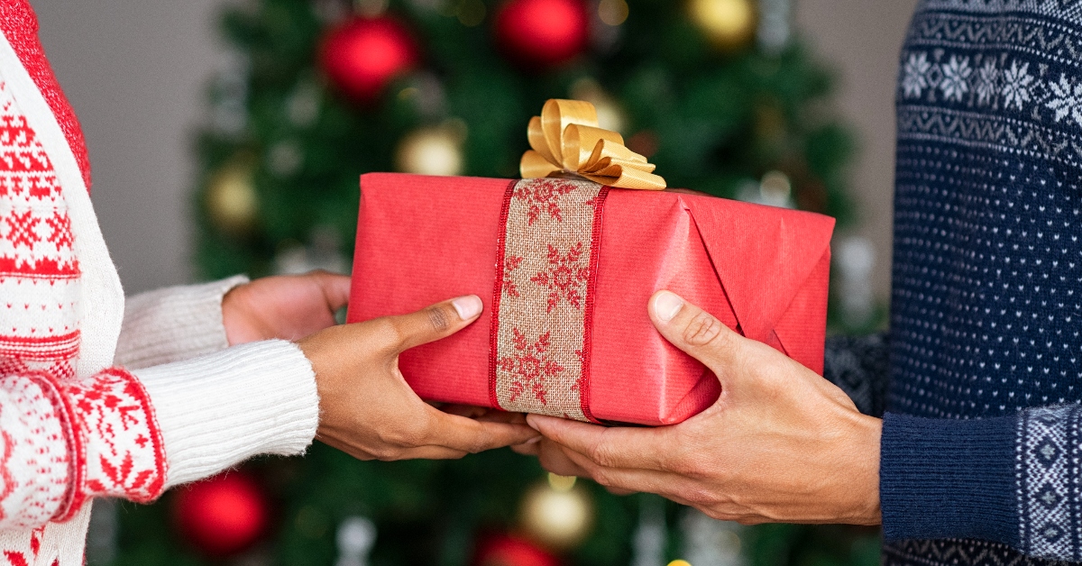 15 holiday gift sets under $25 that look like luxury gifts