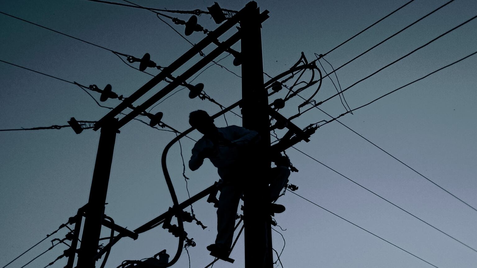 Fierce winds likely cause of power outages across Kansas City metro